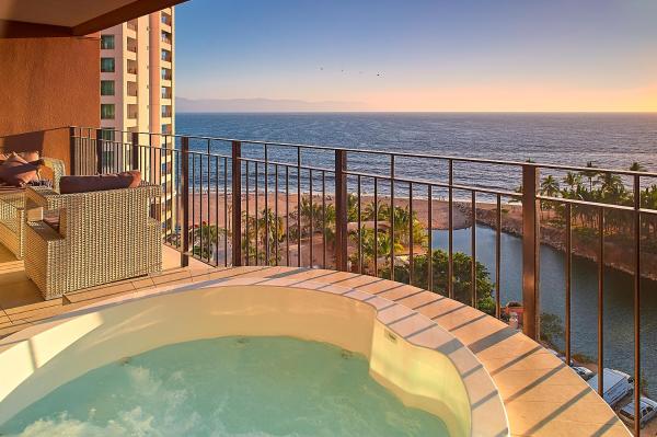 Grand Venetian Beachfront Condos - Puerto Vallarta