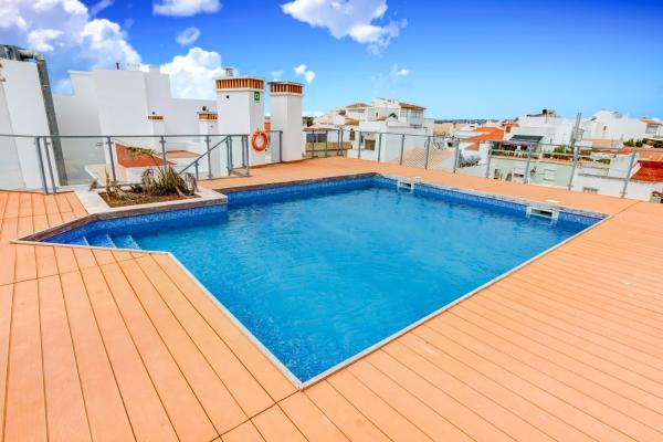 Two Bedroom Apartment With Rooftop Pool In Alvor - Alvor