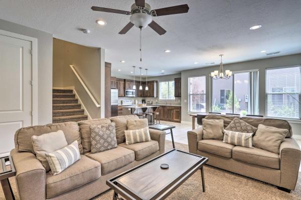Luxury Downtown Moab Townhome With Pool Access! - Moab, UT