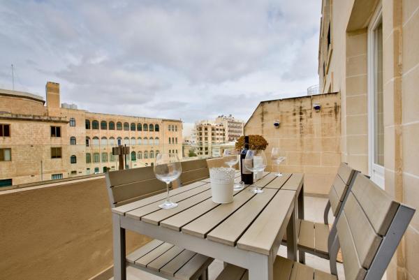 Stunning Sliema 2 Bed Apt Meters Away From Beach - Malta