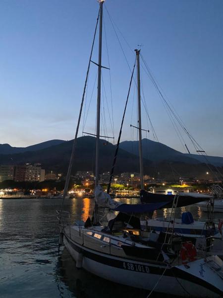 Barca A Vela 12 Metri Boat & Breakfast - Scauri