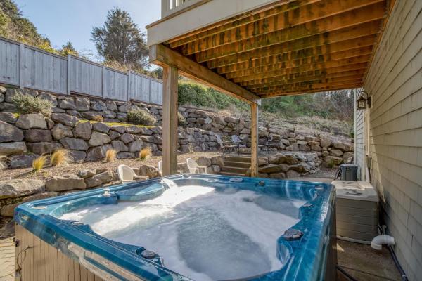 Luxury, Panoramic Sea Views From The Top Of Roads End! - Lincoln City, OR