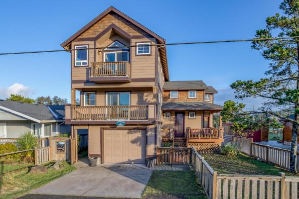 Surf Spot - Meredith Lodging - Pacific City, OR