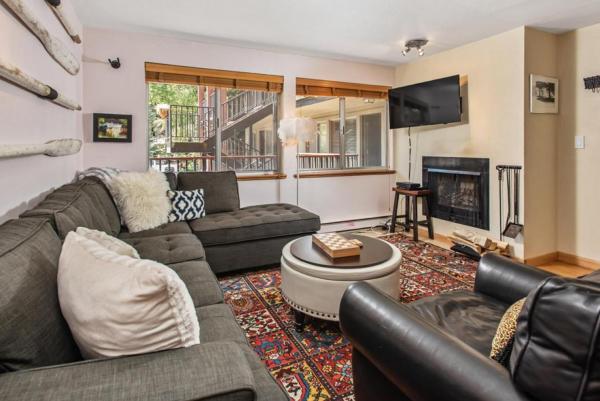 Silverglo Condominiums 204, Contemporary Condo Walking Distance To Ski Slopes, Access To A Pool - Aspen, CO