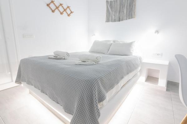 Carlos Pension - Santorini