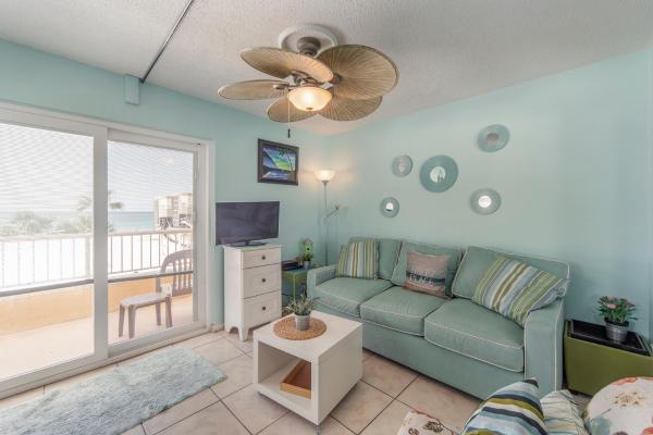 Just Renovated, New Kitchen Upgraded Bath - Free Wifi - Surf Song - Madeira Beach, FL