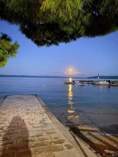 Apartman Sara Galileo Blizu Plaze - Makarska
