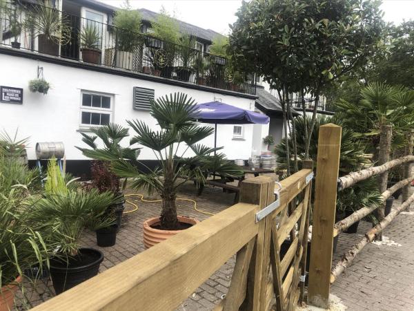 The Bickford Arms Inn - 홀스워시
