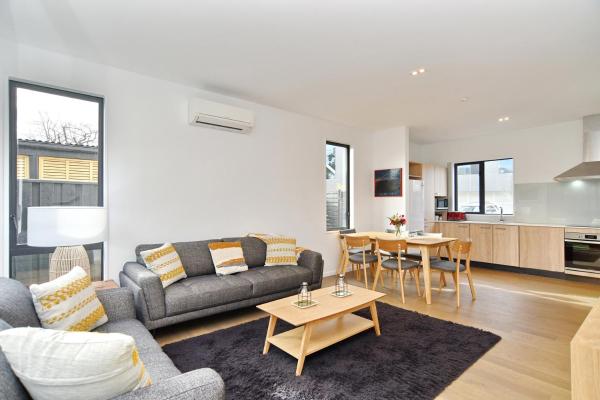 Salisbury Style - Modern City Apartment - Christchurch Holiday Homes - Christchurch
