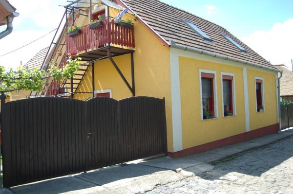 Zách Klára Utcai Apartman - Nagymaros