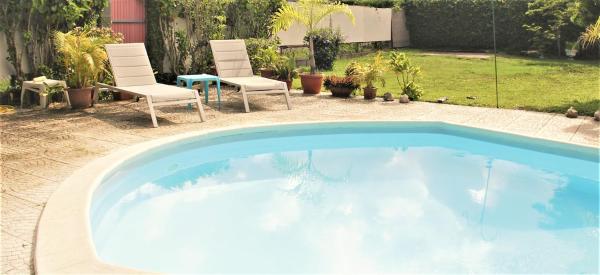 Tahiti - Sanny's Place Room & Pool - Tahiti