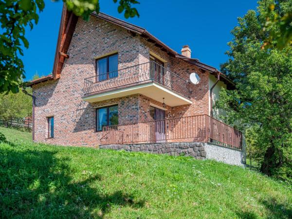 Casa De Cărămidă - Fundata