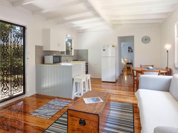 Enjoy The Soothing Sea Breeze - Tea Gardens