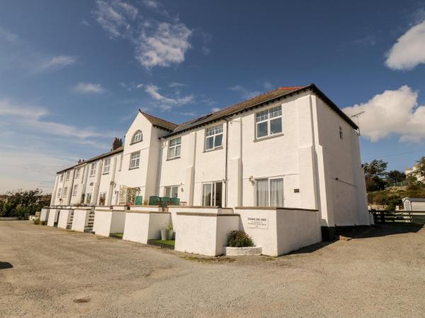 Ketch Cottage - Holyhead