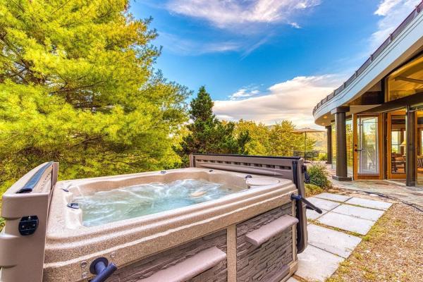 Beautiful, Secluded Private Mountain-top Modern Retreat, Dog-friendly With Hot Tub And Amazing Views - Townsend, TN