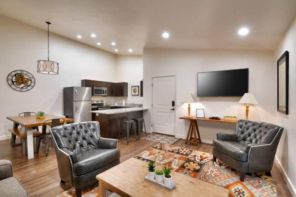 5d New Redcliff Condo, Pool & Hot Tub - Utah