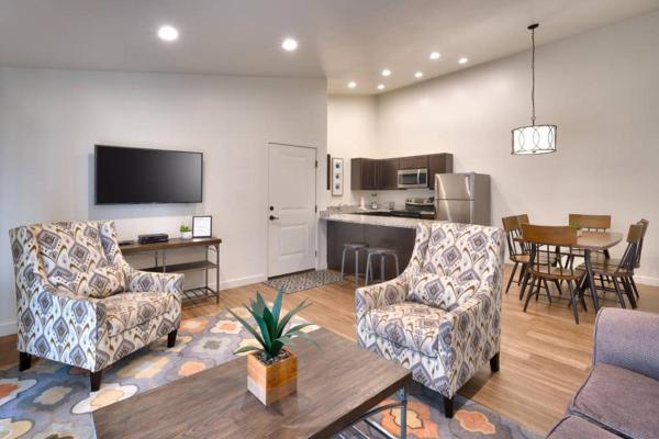 6l Top Floor Redcliff Condo, Pool & Hot Tub - Utah