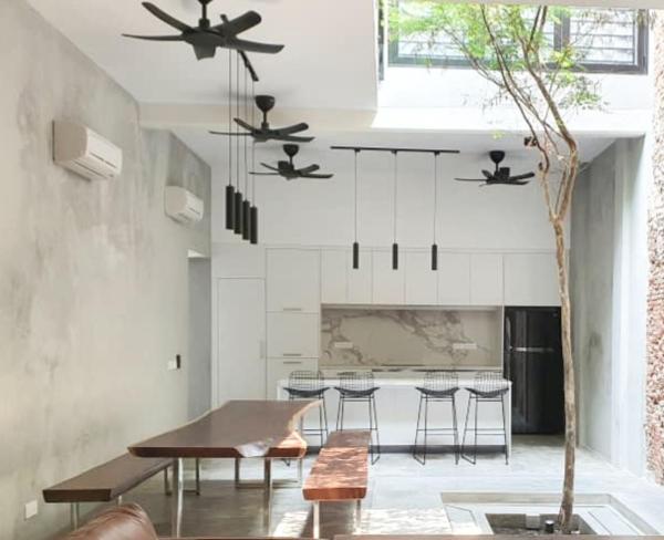 Luxurious Georgetown Townhouse In Core Zone - George Town