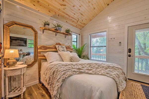 Romantic Broken Bow Cabin With Jacuzzi And Fire Pit! - Broken Bow Lake, OK