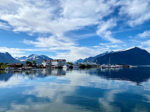 Sunde Fjord Hotel, Free And Easy Parking - Alesund
