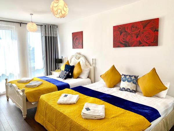 2-bedrooms Modern Apartment Next To Velodrome, Lounge, Balcony, Parking, Abba - London