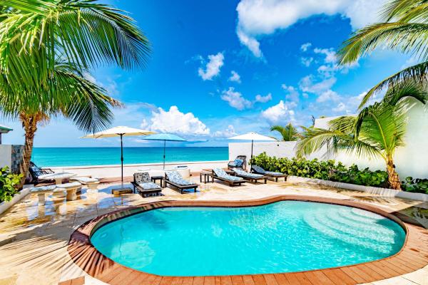 Caprice 14 - Oceanfront Villa - Gated Community With Pool - Nassau