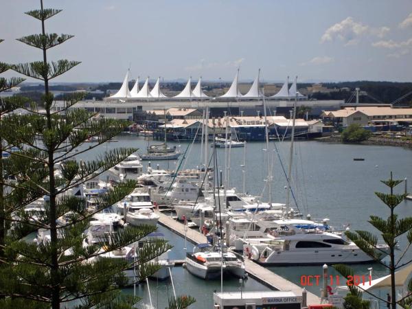 Main Beach Waterfront Apartment - Gold Coast