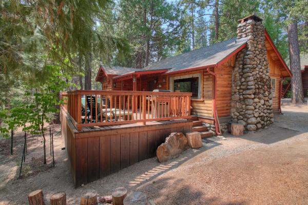 16 Chipmunks Holiday - Wawona, CA