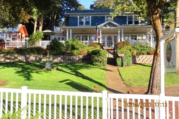 Luxury, Full Service Bed And Breakfast - You Are The Only Guest In Our Home! - Roseburg, OR