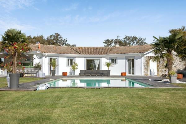 Villa Charmante à Saint-germain-d'esteuil Avec Piscine Privée - Hourtin