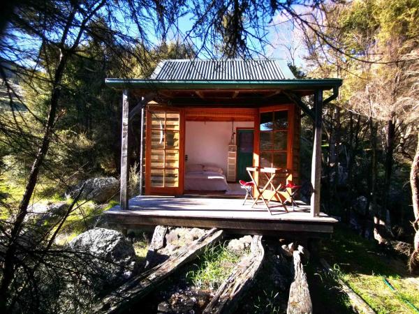 Manaaki Mai, Rustic Retreat Bush Cabin - Abel Tasman National Park