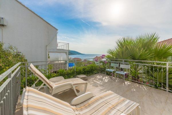 Apartments Branko - 60m From The Beach - Arbanija