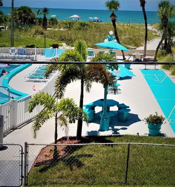 Johns Pass Beach Motel - St. Pete Beach, FL