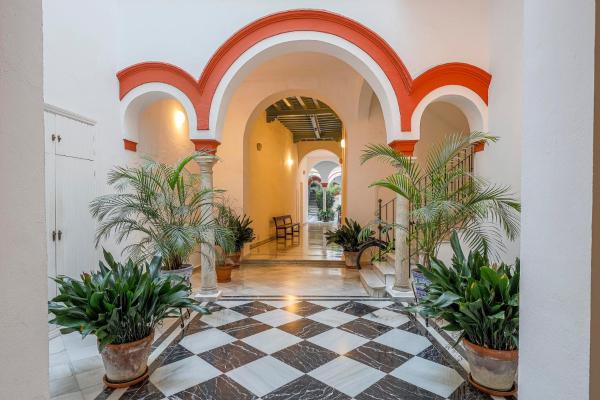 Apt. Casa Palacio Santa Cruz Cathedral Views - - Spanien
