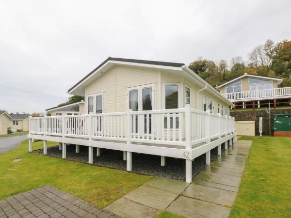 Cwtch Lodge 42 - Pembrokeshire