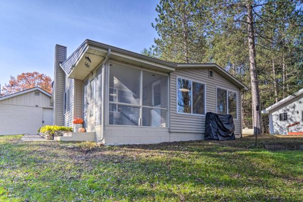Riverfront Grayling Retreat With Fire Pit And Dock! - Michigan