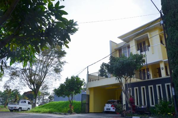 Rumah Kuning Bandung - 萬隆