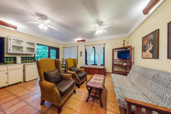 Oceanfront Escape With Shared, Outdoor Pool, Free Wifi, & Air Conditioning - Belize