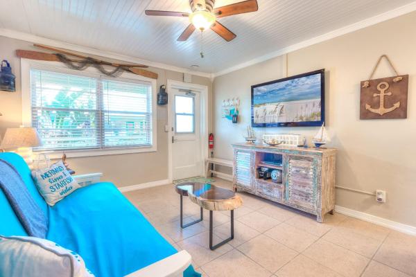 Tropic Terrace #32 - Beachfront Rental Apts - South Pasadena, FL