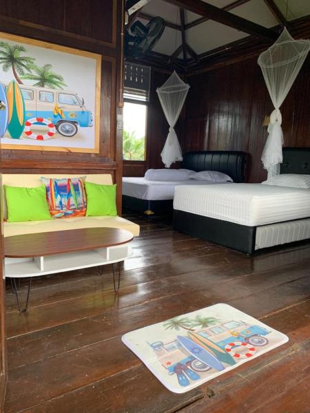 Arya's Surf Camp Cimaja - Indonesia