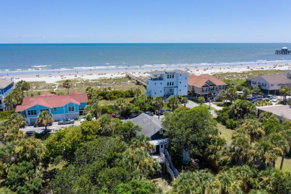 306 E Arctic Ave. - Folly Beach, SC