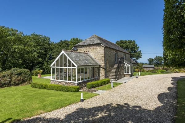 Mowhay Barn - Woodburner & Hot Tub - Polzeath Beach