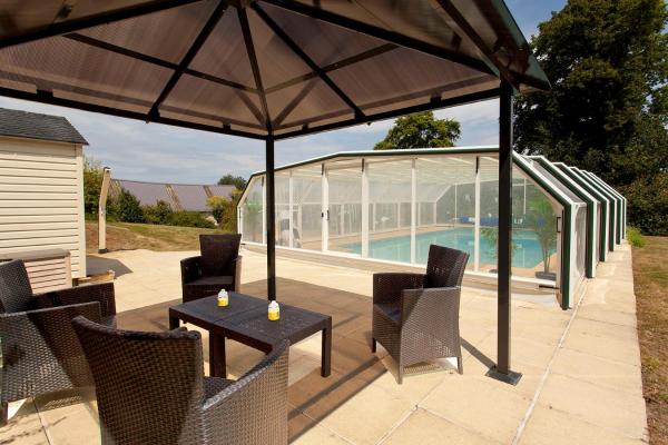 Stone Cottage With Modern Interior & Large Private Pool Near To Josselin - Josselin