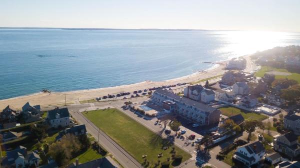 Innseason Resorts Captain's Quarters - Old Silver Beach, MA