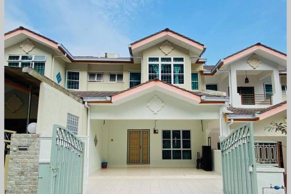 Lily Vacation Home At Cameron Highlands - 12 Pax,free Wifi W Carporch - Cameron Highlands