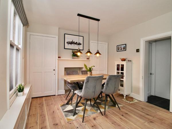 A Character Cottage In Historical Canterbury - Canterbury