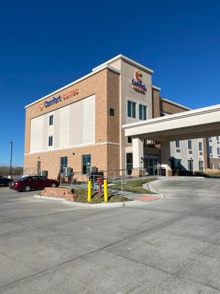 Comfort Suites West Omaha - Omaha