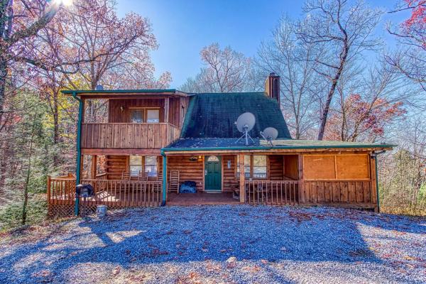 Are We Bear Yet- Hot Tub, Free Tickets, Pool Table, Wifi! - Gatlinburg, TN