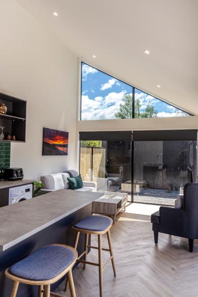 Magic On Maryburn - The Green Room - Twizel