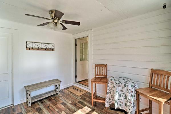 Flat Rock Cottage Near Hendersonville & Hiking - Sierra Nevada